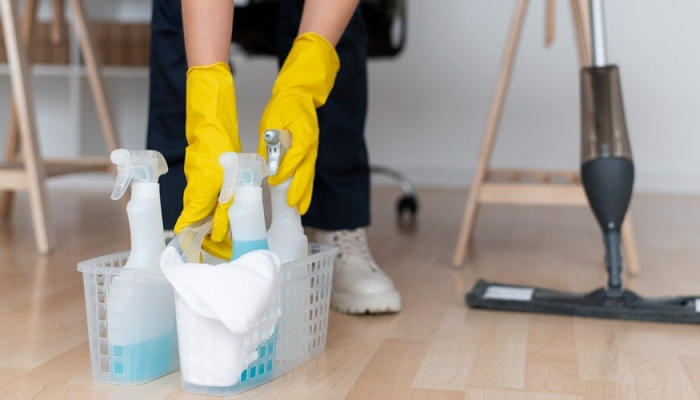 9 Tips Merawat Lantai Kayu Rumah Agar Lebih Awet – KOMBI.ID