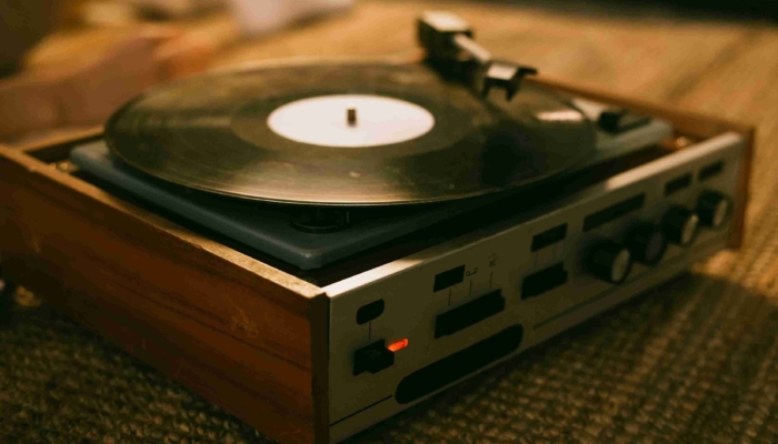 Ada Hits Era 80-an, Ini Playlist Lagu-lagu Nostalgia Terbaik – KOMBI.ID