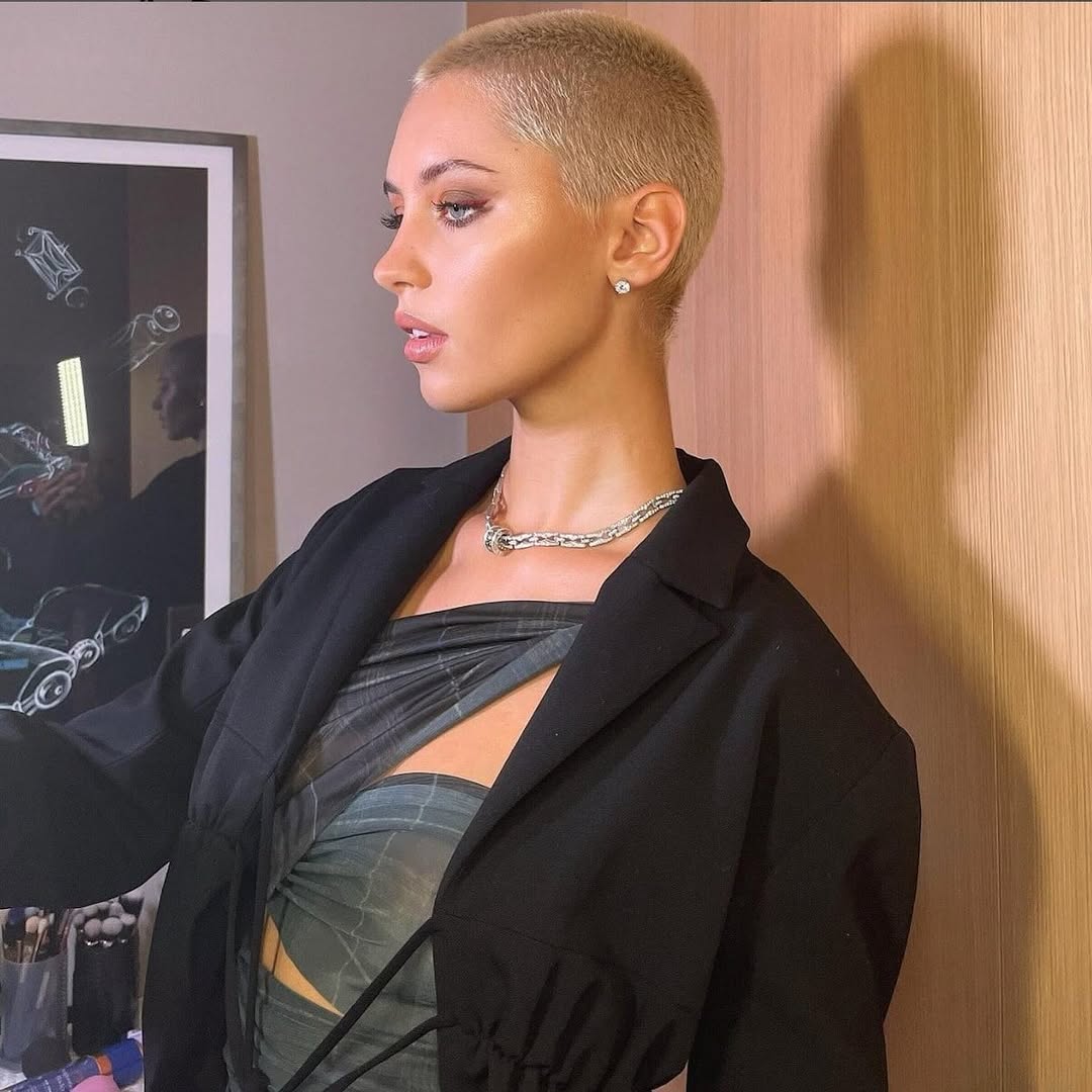 8 Inspirasi Potongan Buzz Cut Ala Artis Hollywood! – KOMBI.ID