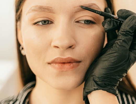 Mudah! Ini 6 Cara Menebalkan Alis Mata – KOMBI.ID