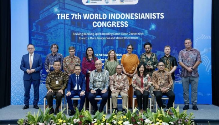 Apa Itu Indonesianis? Orang Asing yang Punya Minat Mendalam pada ...