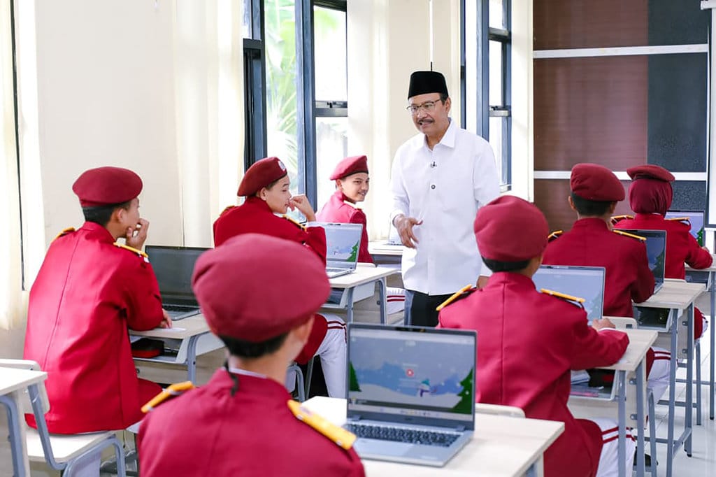 Gus Ipul Antusias Saksikan Bakat Siswa SRMA 14 Bandung Barat – KOMBI.ID