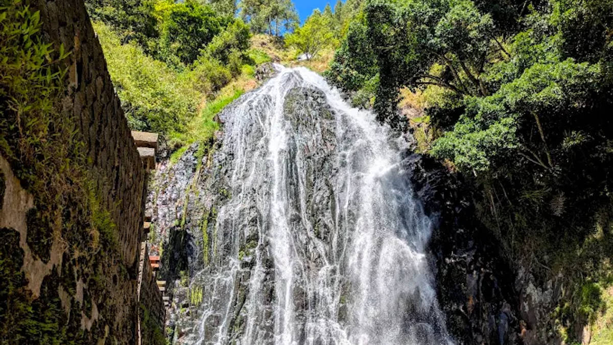 Air Terjun Efrata Samosir, Tirai Air di Lereng Pegunungan di Tengah ...