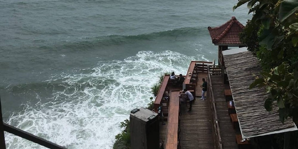 Lihat Keindahan Alam dari Sudut Lain dengan Kunjungi Wisata Tebing yang ...