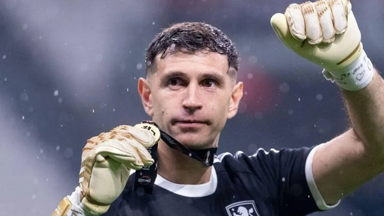Emiliano Martinez Masih Jadi Incaran Utama Juventus untuk Pos Kiper ...